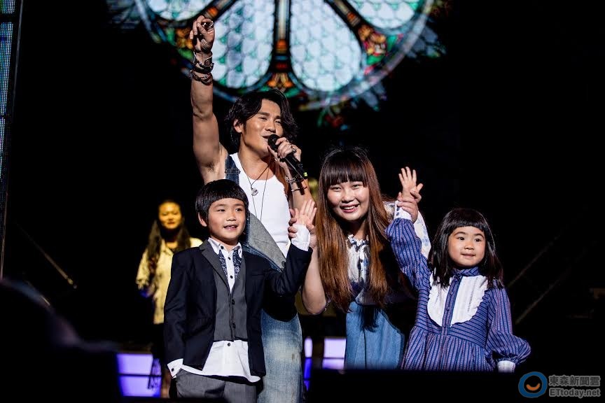 Grace、Joe聽到這首歌就衝上台！ 意外現身曹格演唱會 | ETtoday星光雲 | ETtoday新聞雲