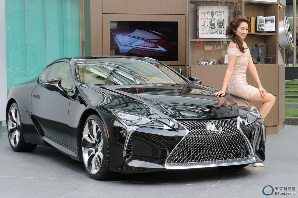 超跑佔領信義百貨商圈！絕美Lexus LC實車搶先看 | ETtoday車雲 | ETtoday新聞雲