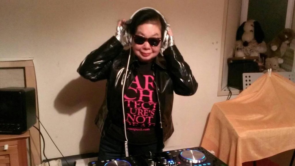 82歲潮嬤「DJ Sumirock」 搖頭打碟開電音趴嗨翻新宿 | ETtoday新奇新聞 | ETtoday新聞雲