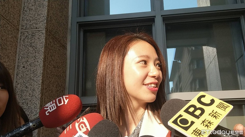 報答柯文哲救父之恩 正妹楊喜慧全程自費跟團趴趴走 | ETtoday政治新聞 | ETtoday新聞雲