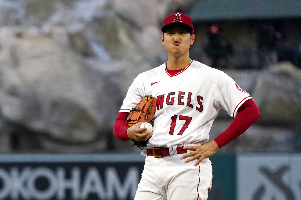 大谷翔平使用「PitchCom」聽暗號 手套遮耳動作引熱議 | ETtoday運動雲 | ETtoday新聞雲