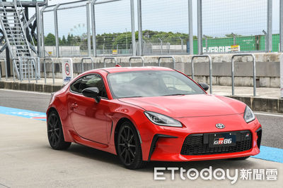 賓士「史上最強C63」登場！換搭2.0升4缸渦輪、插電式油電具680匹 | ETtoday車雲 | ETtoday新聞雲