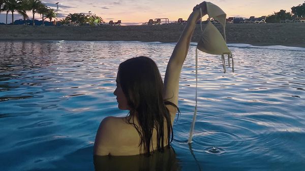 脫了！YouTuber楊寶貝水中「扯下比基尼」 正面照超兇：胸部是真的 | ETtoday星光雲 | ETtoday新聞雲