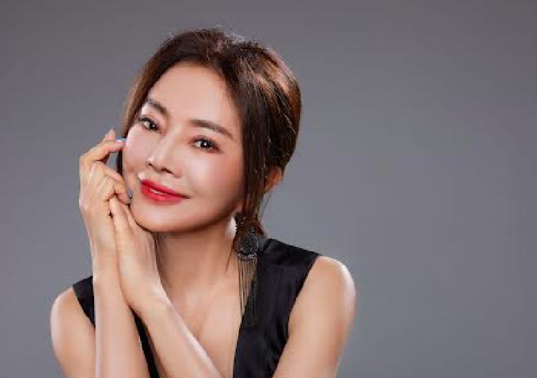 Rita深V開到腰「雙球全看光」！ 被嗆「老派」超高EQ回應了 | ETtoday星光雲 | ETtoday新聞雲