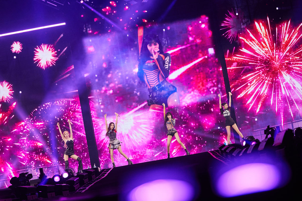 直擊/終於看清楚blackpink美腿!lisa甜笑狂漏電 萬人尖叫:辣爆了 Ettoday星光雲 Ettoday新聞雲