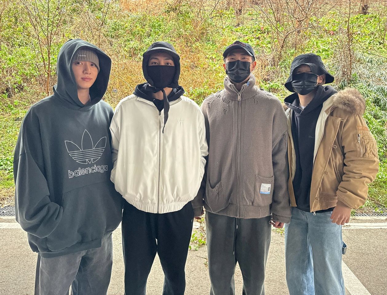 BTS全員入伍！柾國、Jimin搭車營隊報到 Suga、j-hope緊跟在後方 | ETtoday星光雲 | ETtoday新聞雲