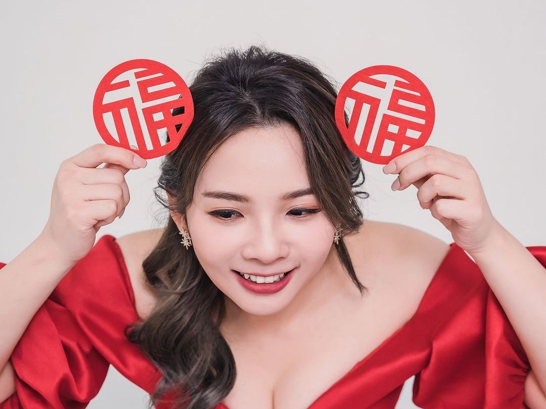 滴妹彎腰炸出「渾圓車頭燈」 年初三PO大紅辣照…網：果然大凶！ | ETtoday星光雲 | ETtoday新聞雲