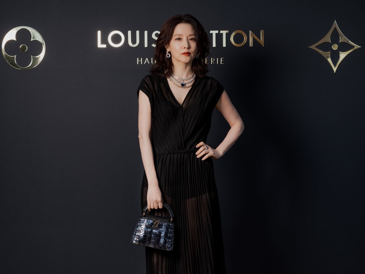 亮眼珠寶！李英愛透視裝美腿搭配LV展覽，嫵媚造型吸睛焦點| ET Fashion | ETtoday新聞雲 - PressMega