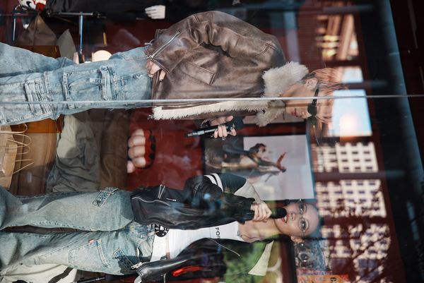 Karencici半夜睡在信義區！ 「路人圍觀她睡覺」嗨爆：本人超美 | ETtoday星光雲 | ETtoday新聞雲