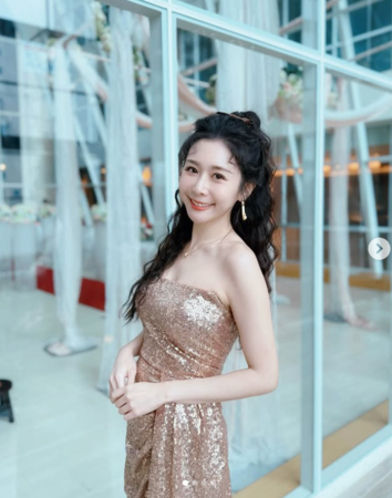 Albee開高衩主持尾牙！一開腿「腿根全看光」 被拍低胸跳舞激辣 | ETtoday星光雲 | ETtoday新聞雲