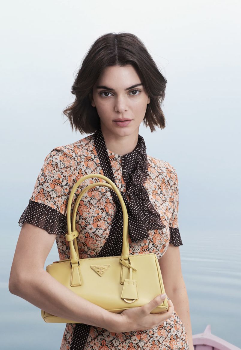 Prada夏日乳牛Galleria與尼龍新包登場！Hunter Schafer、Kendall耍辣示範 | ET Fashion | ETtoday新聞雲