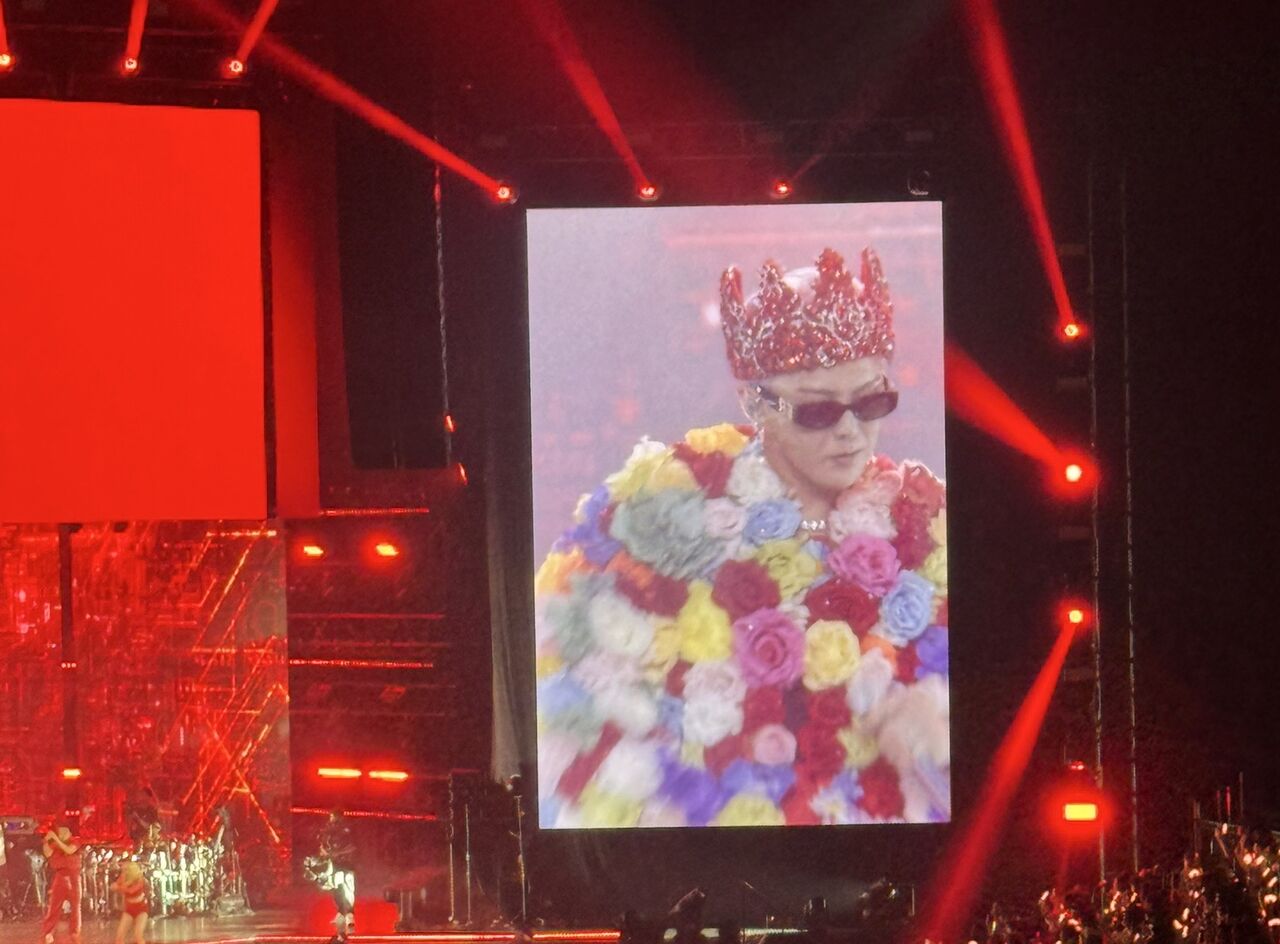 GD震撼降臨台北「全新服裝首曝光」！ 萬人暴動…場外音漏人潮溢出 | ETtoday星光雲 | ETtoday新聞雲