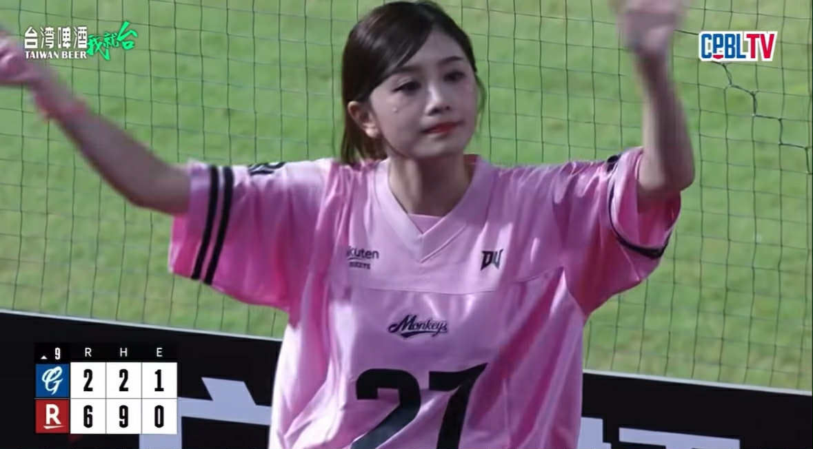 岱縈、若潼聽〈永遠的Lamigo〉紅眼眶 球衣藏小巧思致敬 | ETtoday運動雲 | ETtoday新聞雲