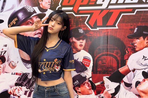 KISS OF LIFE忙內HANEUL熱跳魔笛舞、Hold up 開球嗨翻水原球場 | ETtoday運動雲 | ETtoday新聞雲