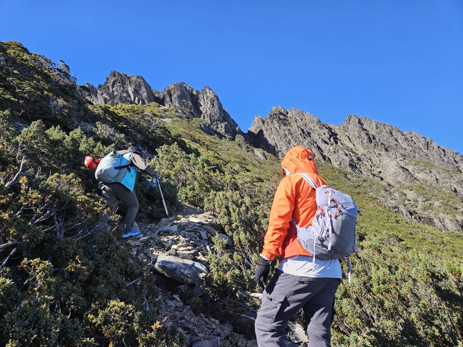 退休校長攀玉山後四峰殞命！今相驗查死因 妻哀痛現身認屍 | ETtoday社會新聞 | ETtoday新聞雲