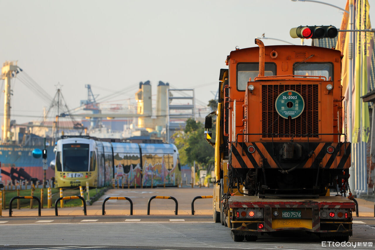 鐵道迷注意！哈瑪星園區展示+1 「DL-2003貨車移動機」來高雄了 | ETtoday生活新聞 | ETtoday新聞雲