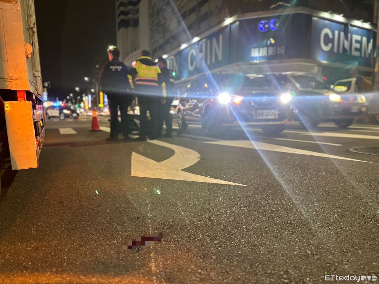 台中自小客迴轉害機車連環撞！畫面曝光 騎士骨頭岔出搶命中 | ETtoday社會新聞 | ETtoday新聞雲